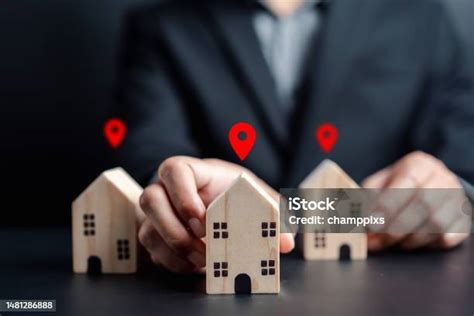 부동산 가치 상승 사업가 건물 및 위치 찾기 주택 투자 계획 부동산 사업 소득 수익 창출 투자자 사고 전략 맨션에 대한 스톡 사진 및 기타 이미지 Istock