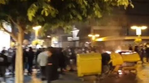ΑΓΡΙΟ ΞΥΛΟ ΣΤΗ ΛΕΜΕΣΟ! Επεισόδια σε εκδήλωση κατά της χρήσης μάσκας ...