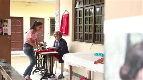 Indian Mallu Girl Showing Boobs Aunty Cleavage Chut Ungli Pussy Bhabhi
