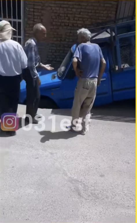 عکس فرو رفتن نیسان آبی به داخل زمین در اصفهان