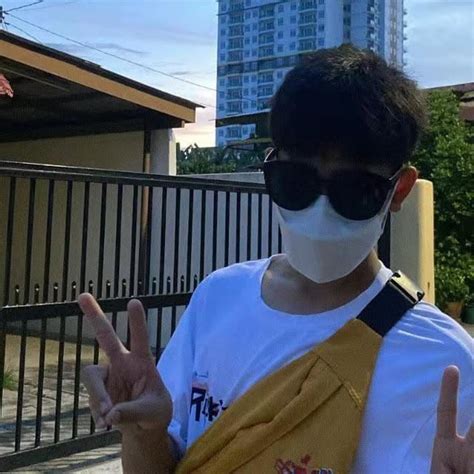 余释儿 bbboy Threads Say more