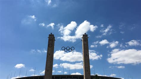 Медалите за Игрите в Париж украсени с части от Айфеловата кула ВИДЕО СНИМКИ Старият