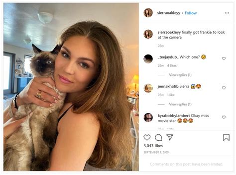 Maya Oakley In Pantyhose Salocustom