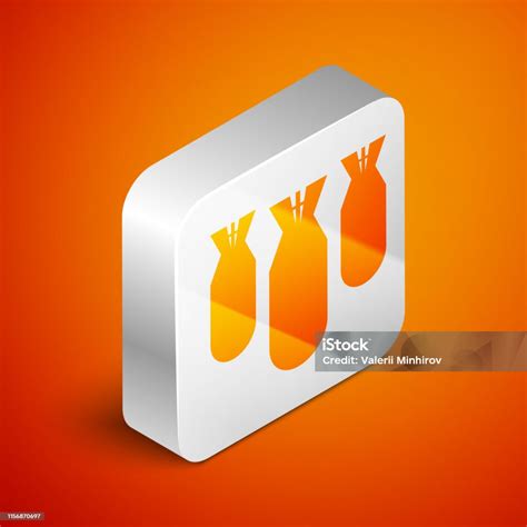 주황색 배경에 격리 된 아이소메트릭 항공 폭탄 아이콘입니다 로켓 폭탄이 날아갑니다 실버 스퀘어 버튼 벡터 일러스트레이션 개념에 대한 스톡 벡터 아트 및 기타 이미지 Istock