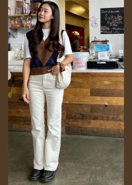Casual Fall Outfit Ideas For A Cozy Café Day Outfit On Point