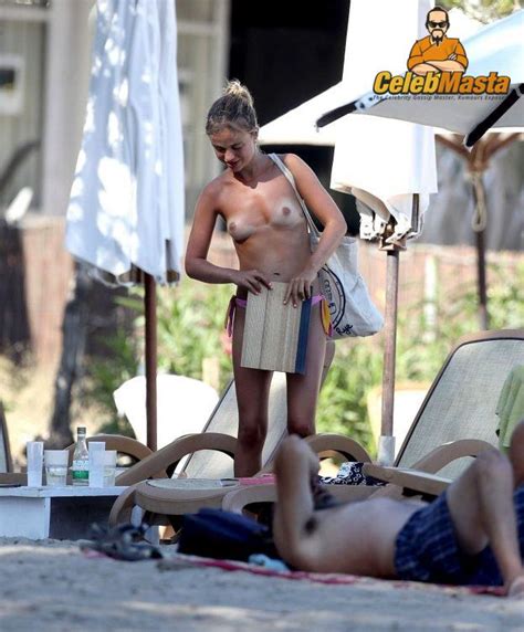 Lady Amelia Windsor Nude Photos And Sex Scene Videos Celebmasta