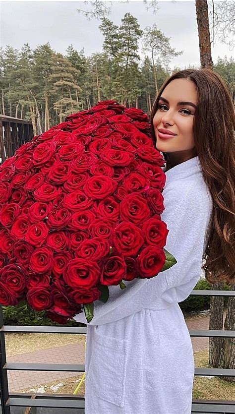 Pin By Tcg Reis On Tyanny Happy Women Women Girls Dp