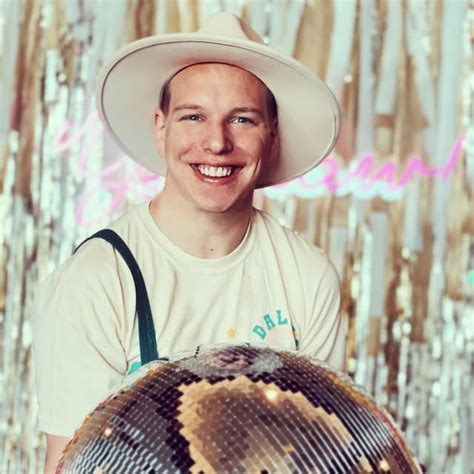 Tyler Daniel Tydansmith • Threads Say More