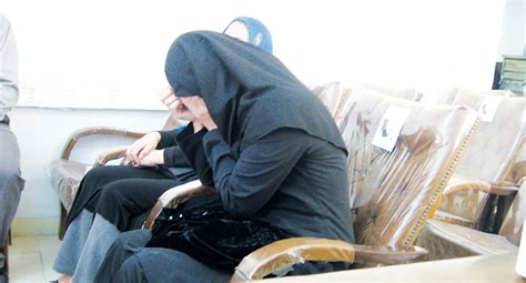 دردسر خرید لباس برای زن مشهدی دستبند پلیس روی دستانش خورد جزییات