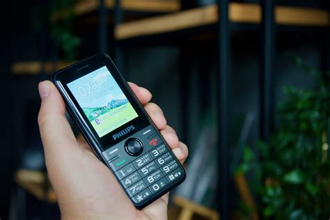 Philips Xenium E6500 push-button phone review with 4G support (VoLTE ...