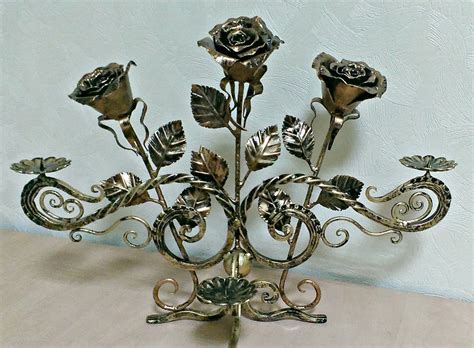 Чарівний свічник Троянди у Ваших руках Магазин Атмосфера комфорту Металопластикові вікна