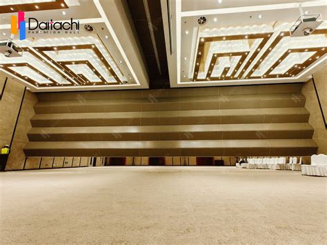 Daitachi Automatic Vertical Folding Retractable Walls Acoustic Folding