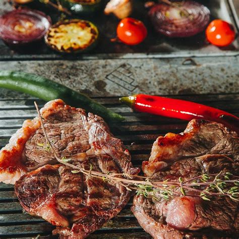 Vasilev Grill - Как приготовить сочнейшие бургеры на мангале за 5 минут ...