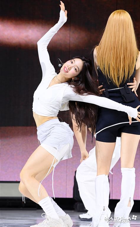 르세라핌 카즈하 발레리나의 유연성[엑s Hd포토] 네이트 연예