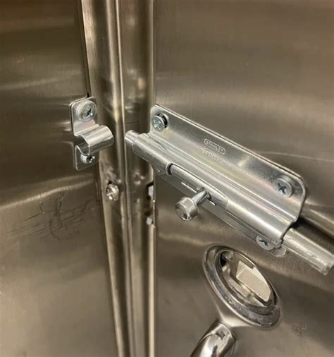 25 Gross Public Restrooms Nobody Should Be Allowed To Use Anymore Eww Gallery EBaum S World