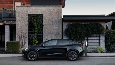 Tesla Drivers Complain Of Phantom Braking