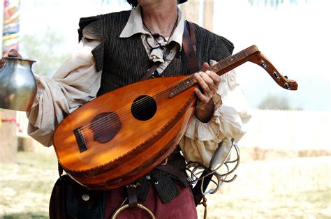why does the guitar have 6 strings
