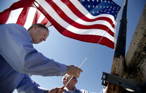 2 Tucson Cops Flagging Flagless Poles Are Hoisting Old Glory With A New Zeal Blog Latest