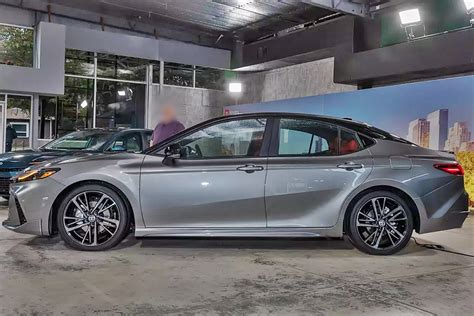 연비 하나로 국산차 압살하는 토요타 이 차 그랜저 비상이다