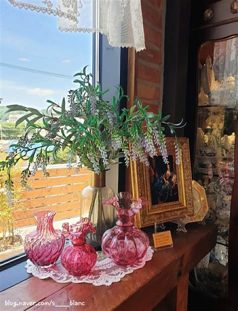 고풍스러움이 가득한 카페 홍차는 여기👈 네이버 블로그