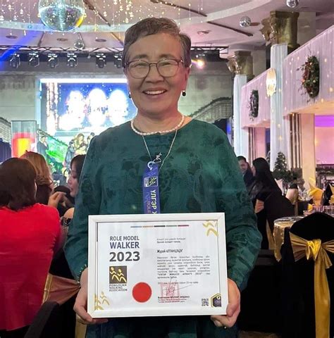 БАЯРЛАЛАА Энэ үг дотроо олон сайхан утга санаа мэдрэмжийг агуулсан энгийн үг бөгөөд талархал