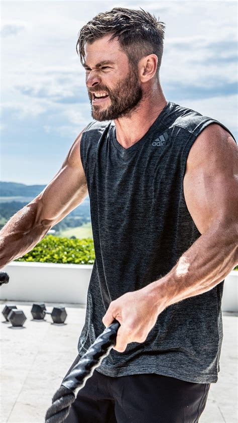 Chris Hemsworth Workout 4k Ultra Hd Mobile Phone Wallpaper