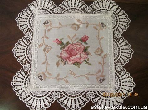 Серветка вишита хрестиком 30х30 Estelle Ua