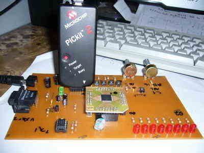 Simple DsPIC Experiment Development Board