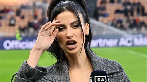 Le Nouveau Visage De La Télévision Italienne Fait Immédiatement Parler