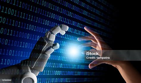 인간의 손과 로봇 손 이진 숫자 코드와 블루 스크린 배경 인공 지능 인공 지능 미래 디지털 기술 개념 3d 그림에 빛 3차원 형태에 대한 스톡 사진 및 기타 이미지 Istock
