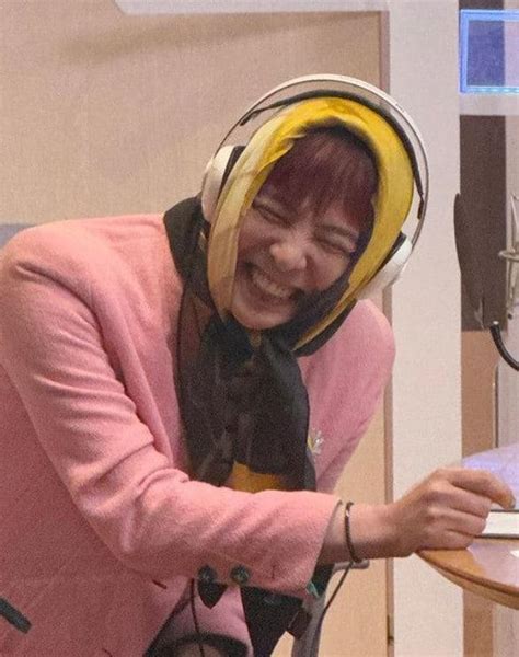 지드래곤 김이나 라디오서 빵 터진 얼굴…남다른 스카프 패션 뉴스1