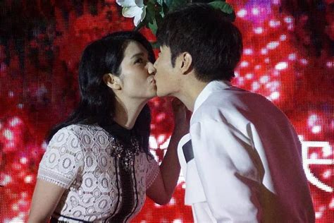 Hong Xin and Zhang Danfeng fit together sweetly, there is love in the eyes of the two, they beat ...