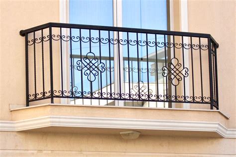 Парапет за френски прозорец