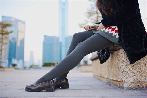 무료 이미지 구두 겨울 소녀 가죽 카메라 따뜻한 귀엽다 후지 필름 신병 다리 초상화 모델 봄 색깔 좌석 회색 유행 푸른 니콘 의류