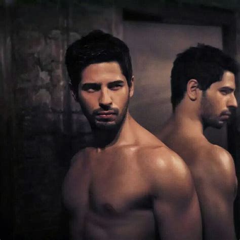 Sidharth Malhotra Hot Ideal Male Body Bollywood Actors Bollywood