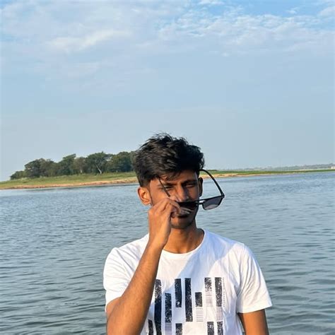 𐌾ᗝḰᔕ gokul Threads Say more