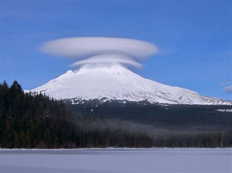 Cliff Mass Weather Blog When Rainier Wears Its Cap And Strong Winds