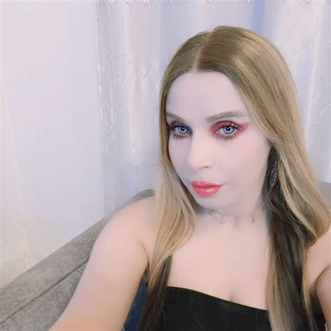 أفنان بدي مطلق مطلق اسم الغراب الي اشتريته انسرق 😡 Facebook