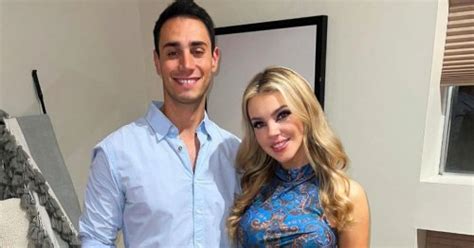 Dad Of Two Takes Wifes Onlyfans Snaps And Says Its Made Us Stronger