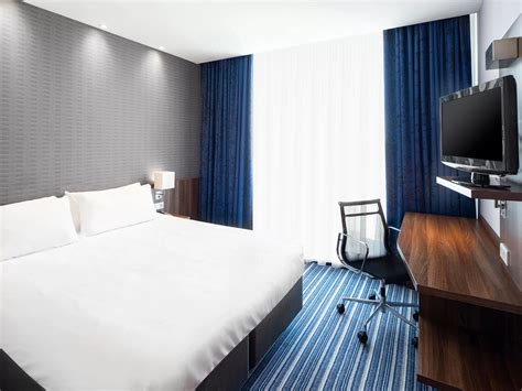 Holiday Inn Express Amsterdam South Guest Room And Suite Options