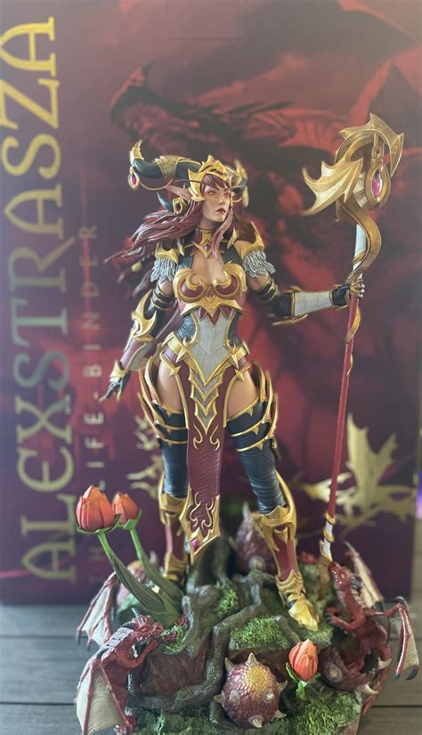 Wow Alexstrasza Statue