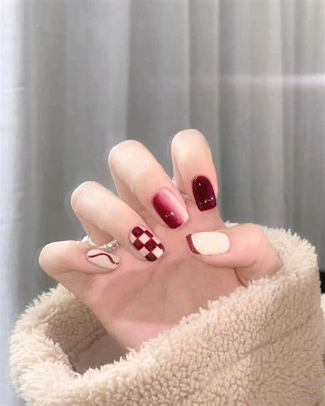 Ảnh Móng đẹp Bí Quyết Chăm Sóc Móng Tay Nổi Bật Giúp Bạn Tự Tin Thể Hiện Phong Cách Nhấp Vào