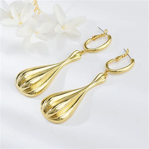 Fashionable Dubai Gold Plated Drop And Dangle Earrings