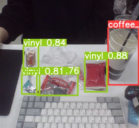YOLO v v v 로 책상 위 쓰레기 알아보기