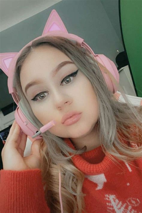 Pin By Cazz Boo Sord On Ruby Rube ♡ Cat Ear Headphones In Ear Headphones Over Ear Headphones