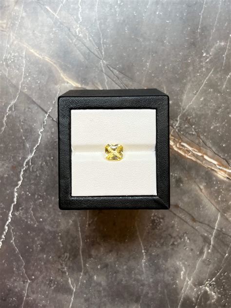 Купить натуральный разноцветный сапфир в Москве по выгодной цене Kamni Pro