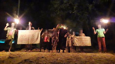 မြောင်၊ ရွှေပေါက်ပင်ရွာကို စစ်တပ် မီးရှို့မှု နေအိမ် ၁၇ လုံးပြာကျ၊ ပြည်သူများ မော်တော်ဖြင့် ထွက