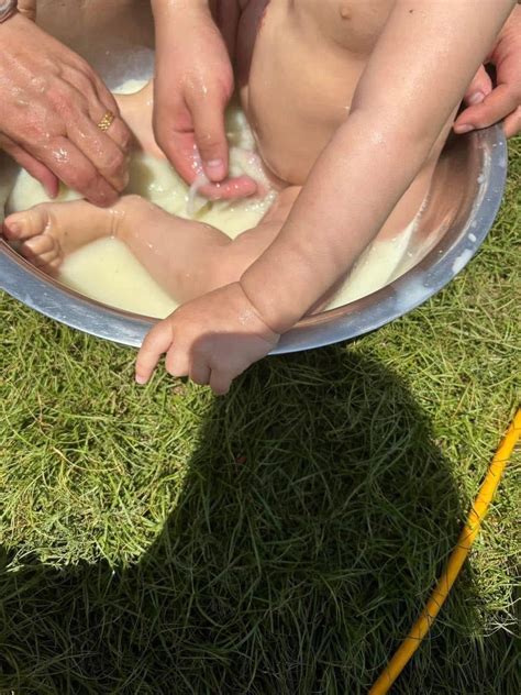 Otoch Mn 😊Хүүхдийг шар сүүнд оруулах айргаар биеийг нь шавших аргууд нь хүүхдийг маш сайн