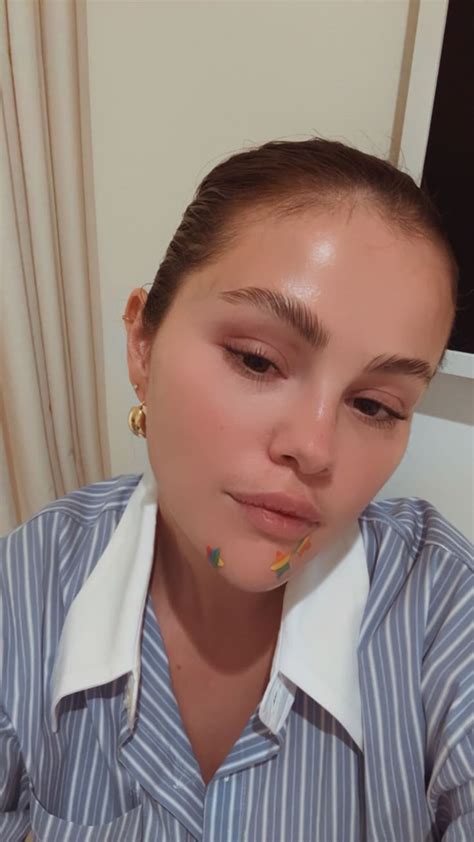 Selena Gomez shares new selfie. Selena Gomez comparte nueva selfie. | Selfies de chicas, Belleza ...