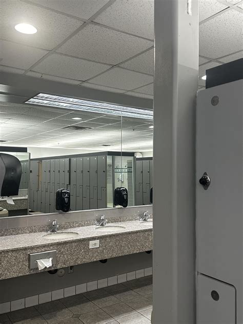 Nowhere to hide w/these open showers 🚿 : r/CommunalShowers
